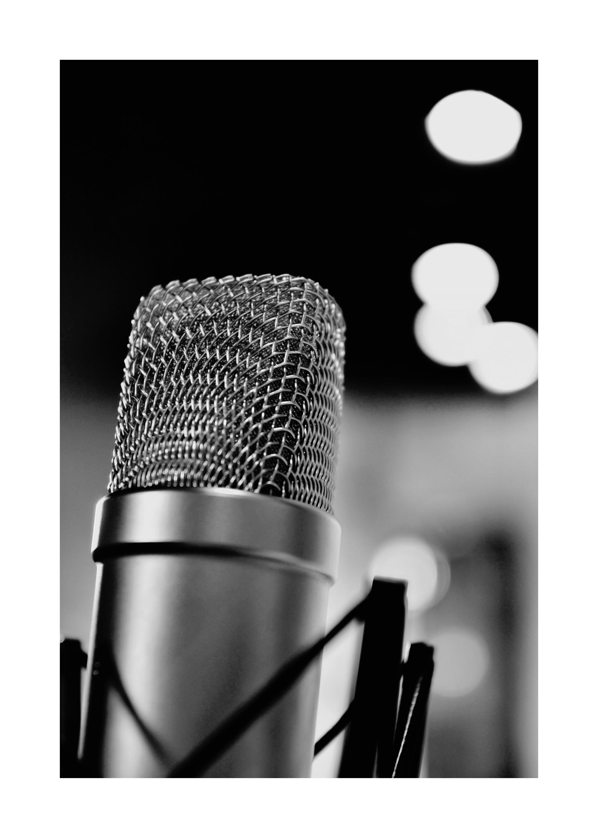 Microphone Poster | Affiche noir et blanc avec effet bokeh | Poster ...