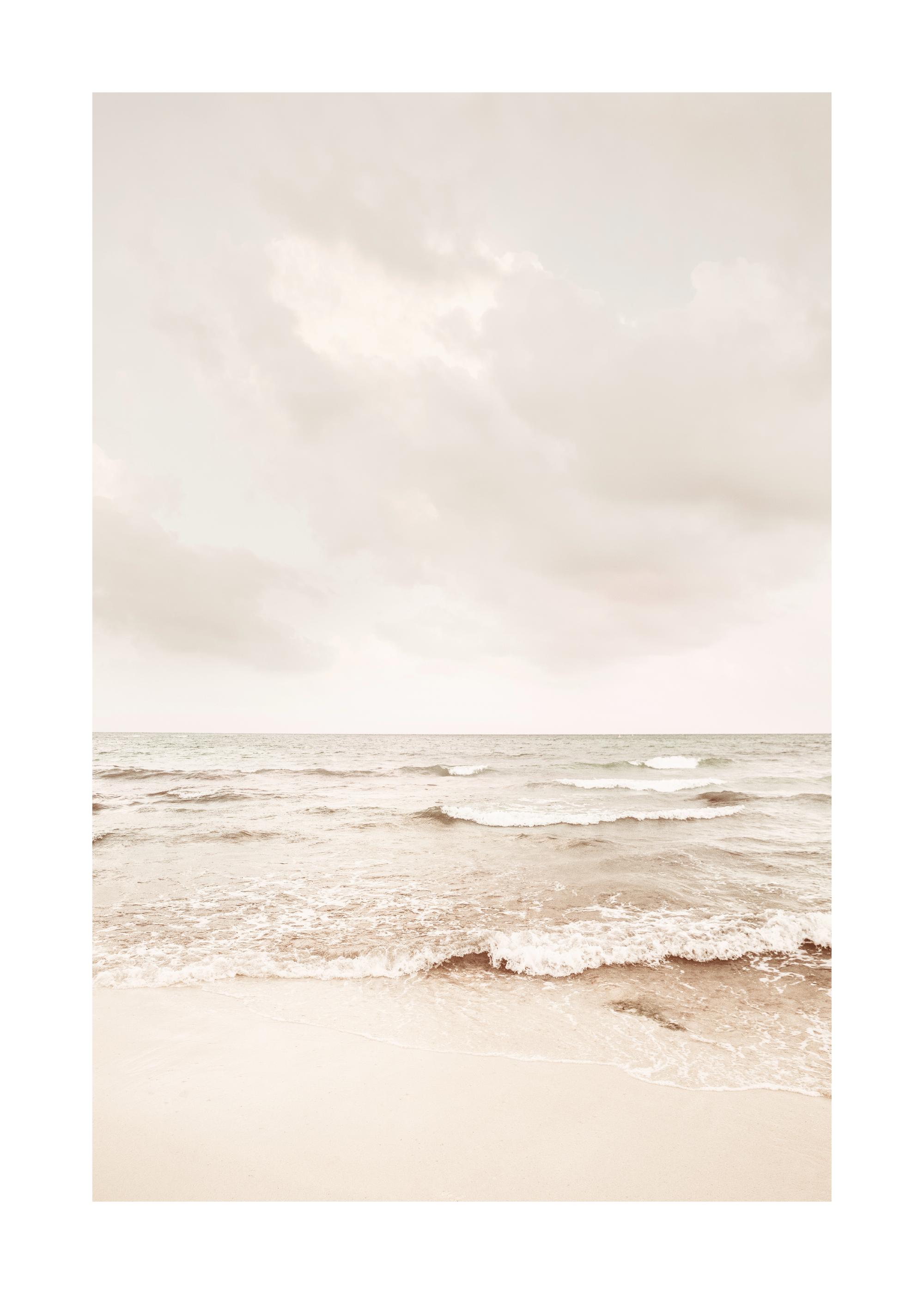 Calming Sea Poster | Scène de plage sereine avec mer et nuages | Poster ...